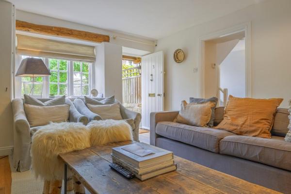 The Secret Cottage - South Cerney