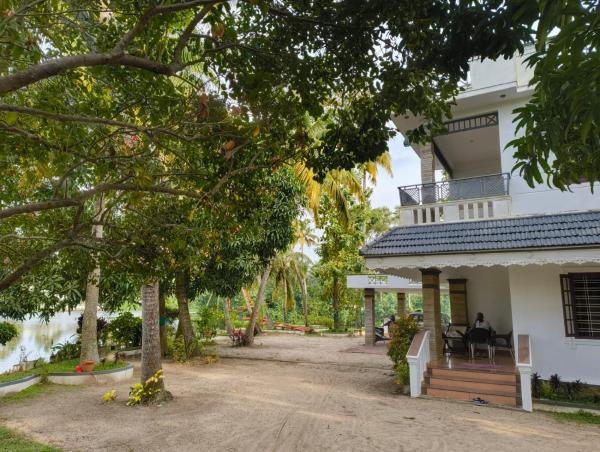 Veluthully Kayal Homestay - Kochi, India