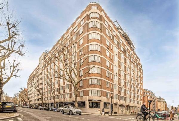 Large Studio In Chelsea Cloister - London