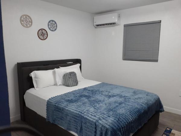 Small's Cozy Rest 7 Efficiency - The Bahamas