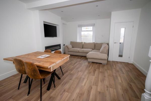 The City Nest – Stylish 3-bed House - The Mumbles