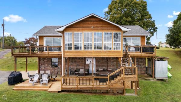 All Seasons Resort With Lake Access - Chickamauga Lake, TN