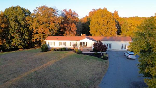 Farm Stay At Golden Meadows - Harrisburg, NC