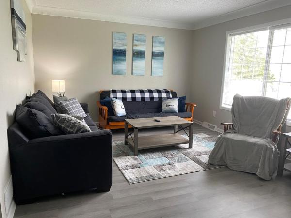 Beautiful Waterfront Ranch - Toledo, OH