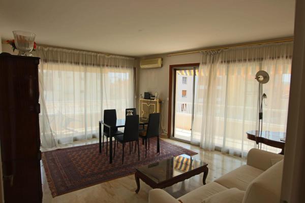 Spacious 2-bedroom Apartment With Terrace Prime Location In Cannes - Valbonne