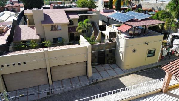 Luxurious 3 Bedroom In Ajijic-sleeps 6-private Gym-pickleball Court-golf Cart - Ajijic