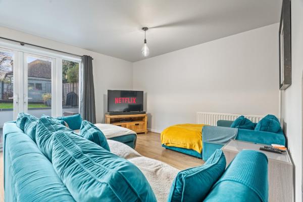 Family-friendly 4-bed Bricket Wood Hideaway, Sleeps 8 - St Albans
