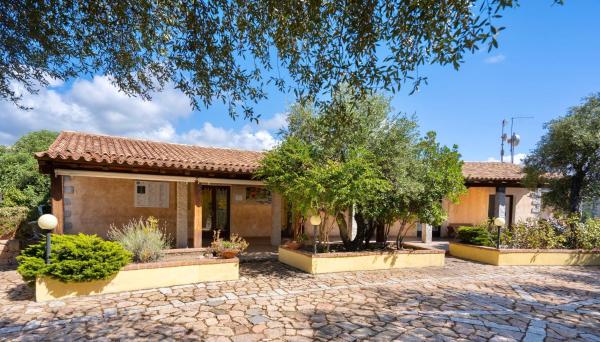 Residence With Swimming-pool In Badesi, Apartments With Air Conditioning And Private Outdoor Area - Costa Paradiso