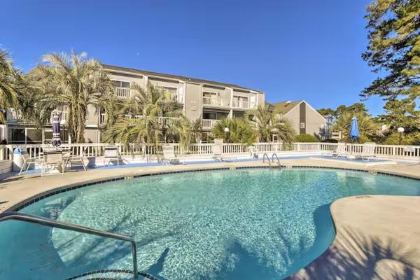 Resort Escape • Heated Pool + Balcony • Sleeps 4 - Little River, SC