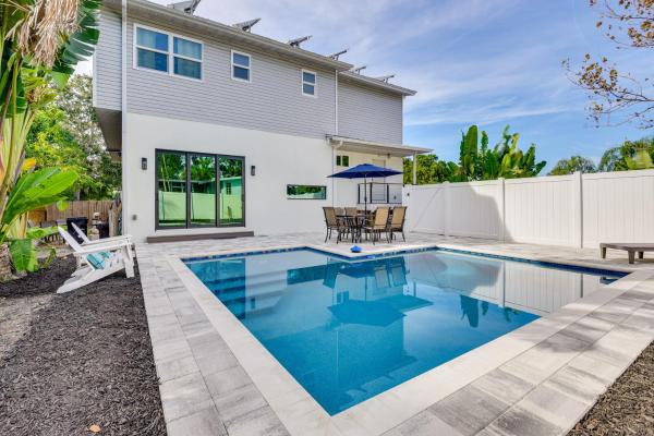 3,200-sq-ft Hideaway 5 Mi To Downtown Sarasota! - Sarasota, FL