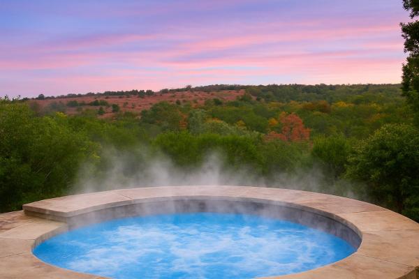 Hilltop Saltwater Pool And Hot Tub - Dripping Springs, TX