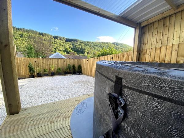 Valley Facing Home Sleeps 8 - South Wales