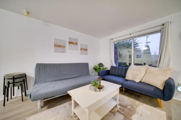 Near Tech Hub And Transit Central Bellevue Home - Issaquah, WA