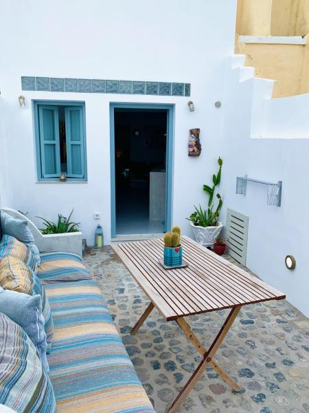 Lupi's Cave House - Santorini