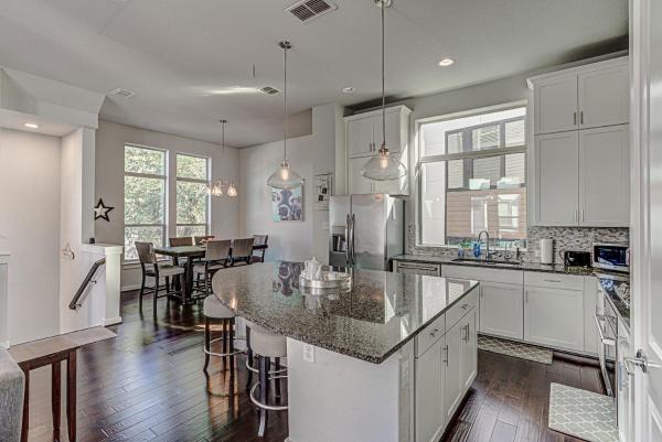 Elegant 3 Bed Home Walk To Riverwalk/pearl/st Mary - Texas