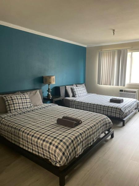 Affordable Double Queen Bed Apart In Beverly Hills - Los Angeles, CA