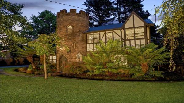 The Castle Wentworth Falls - Wentworth Falls