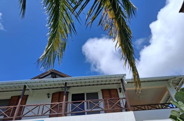 A Few Steps From The Beach - Maurice