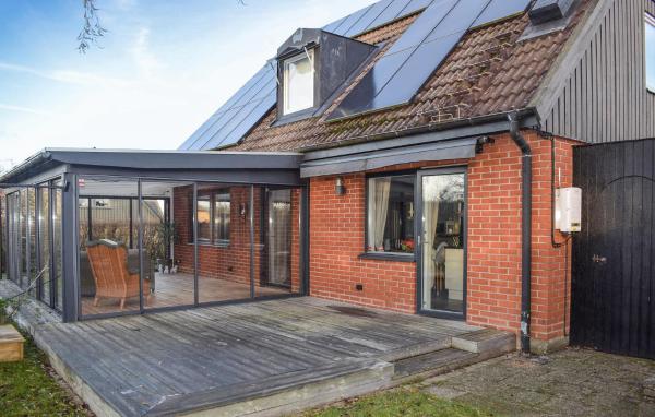 3 Bedroom Cozy Home In Simrishamn - Simrishamn