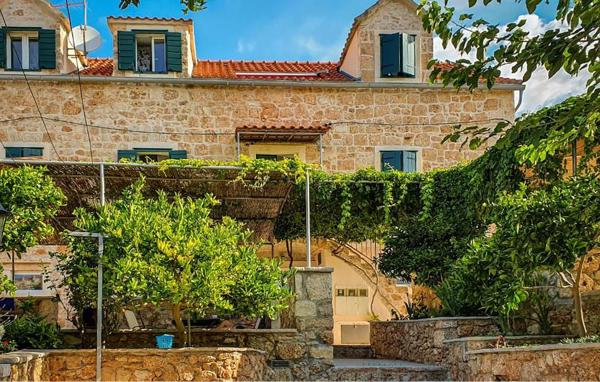 Pet Friendly Apartment In Bol With Wifi - Stari Grad