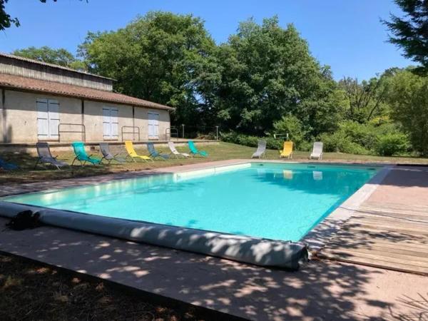 Spacieuse Maison Avec Piscine Partagée à Razès - Les Epesses
