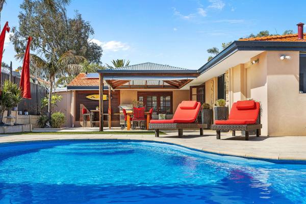 Twin Palms 4brm Coastal Retreat With Pool & Bbq - Kingsley