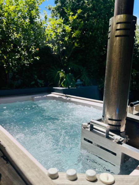 Wood Fired Hot Tub-relaxing Escape - Parklands