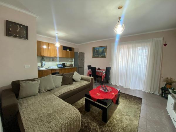 Cozy Breeze Central Apartment - Durrës