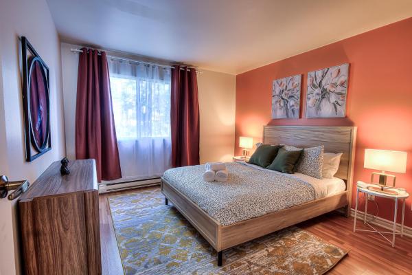 Free Parking! Montreal Adventure Home - Modern & Spacious Comforts! - Dorval