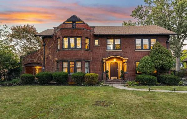 Steps To Edgewater - Sleeps 14 - Fun Game Room Retreat - Cleveland, OH