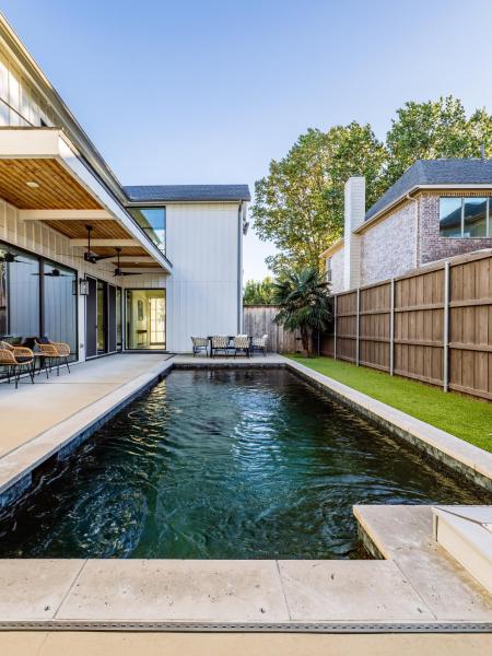 Stunning Modern Farmhouse With Pool -