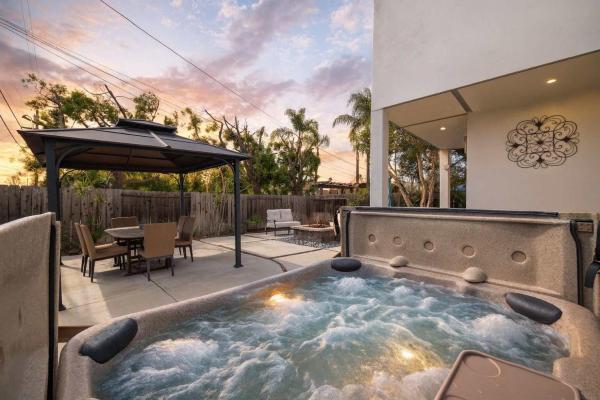 Central Location Gym Hot Tub Villa - San Diego, CA