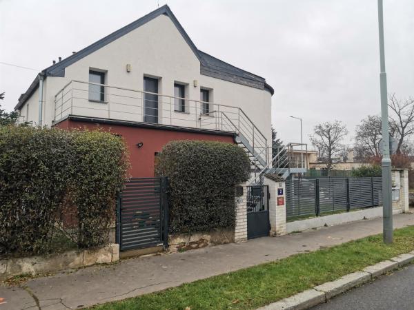 Large Apartment With Terrace And Big Garden - Praga