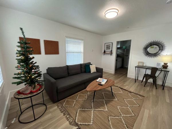 #Stayinmydistrict Coos Bay Goldfinch Cottage - Coos Bay, OR