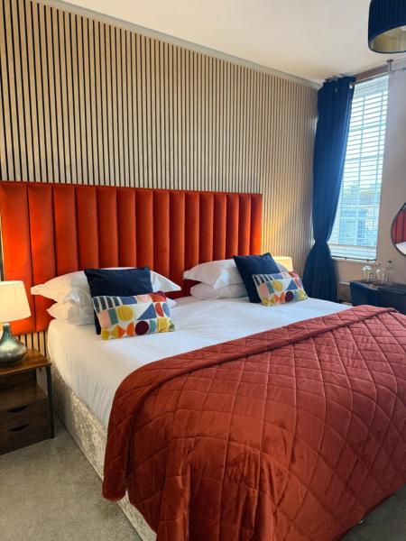 The Courtyard Bar, Kitchen, Rooms - Moffat