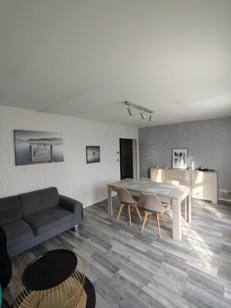 Lens, Bel Appartement Lumineux Spacieux En Centre Ville 3 Chambres - Lens, France