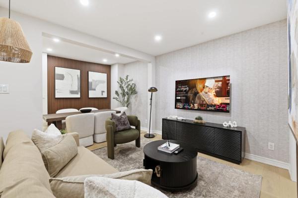 Modern Queen West Retreat Massive Patio 65 Tv - Mississauga