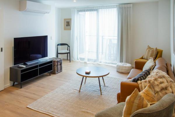 Modern Suite On St Asaph Street With Parking - Christchurch