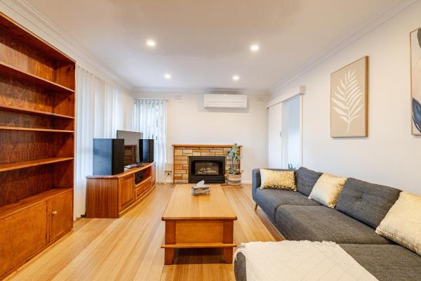 Geelong 3 Bedroom House, 4 Beds, Near City Centre - Geelong