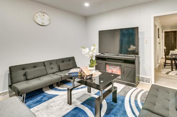 Walk To Local Eats! Updated Schenectady Apartment - Rotterdam