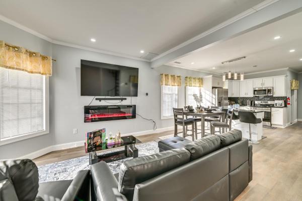 Walk To Park Modern Apt 2 Mi To Union College! - Clifton Park, NY