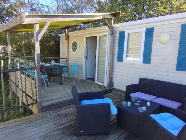 Mobil Home Confortable Avec Terrasse Pour 6 Personnes - Api-1-52-986 - Villefranche-de-Rouergue