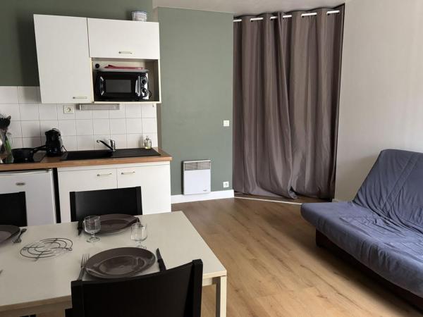 Appartement 28m² Avec Terrasse Et Cuisine ÉQuipée - Api-1-52-1157 - Challans