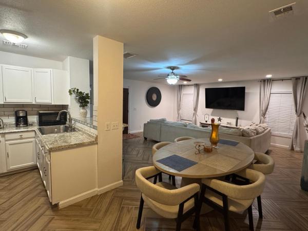 Modern San Antonio Haven Near Downtown - San Antonio, TX