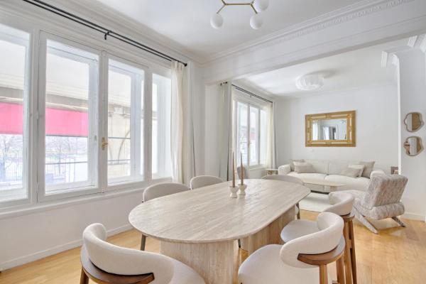 Louvre Saint Honore Large 2b By Melvane - Paris