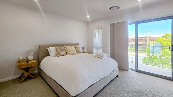 Kincaid Travellers Townhouse - Central Wagga - Wagga Wagga
