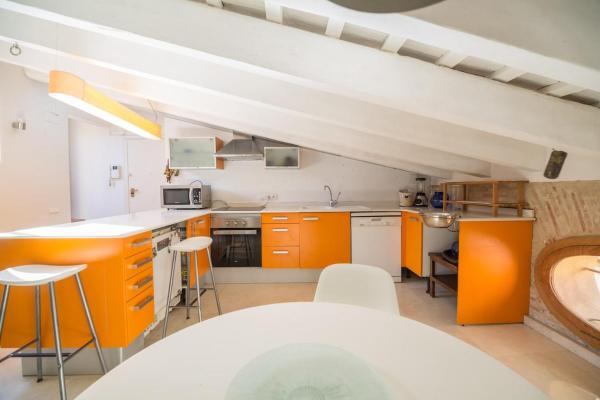 A 16th Century Attic Penthouse With 2 Terraces - Valencia