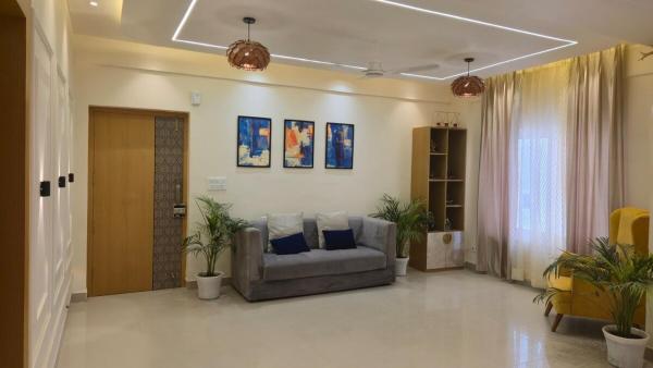 Spacious Lakeview Apartment With Balcony - Lucknow