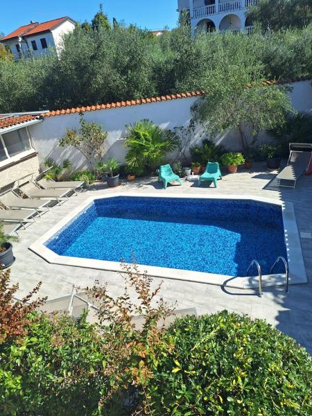 Apartment With Private Pool And Arbor - Cres