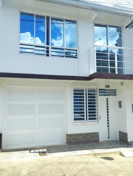 Casa Moderna 3 Niveles Con Parqueadero Doble - Tuluá